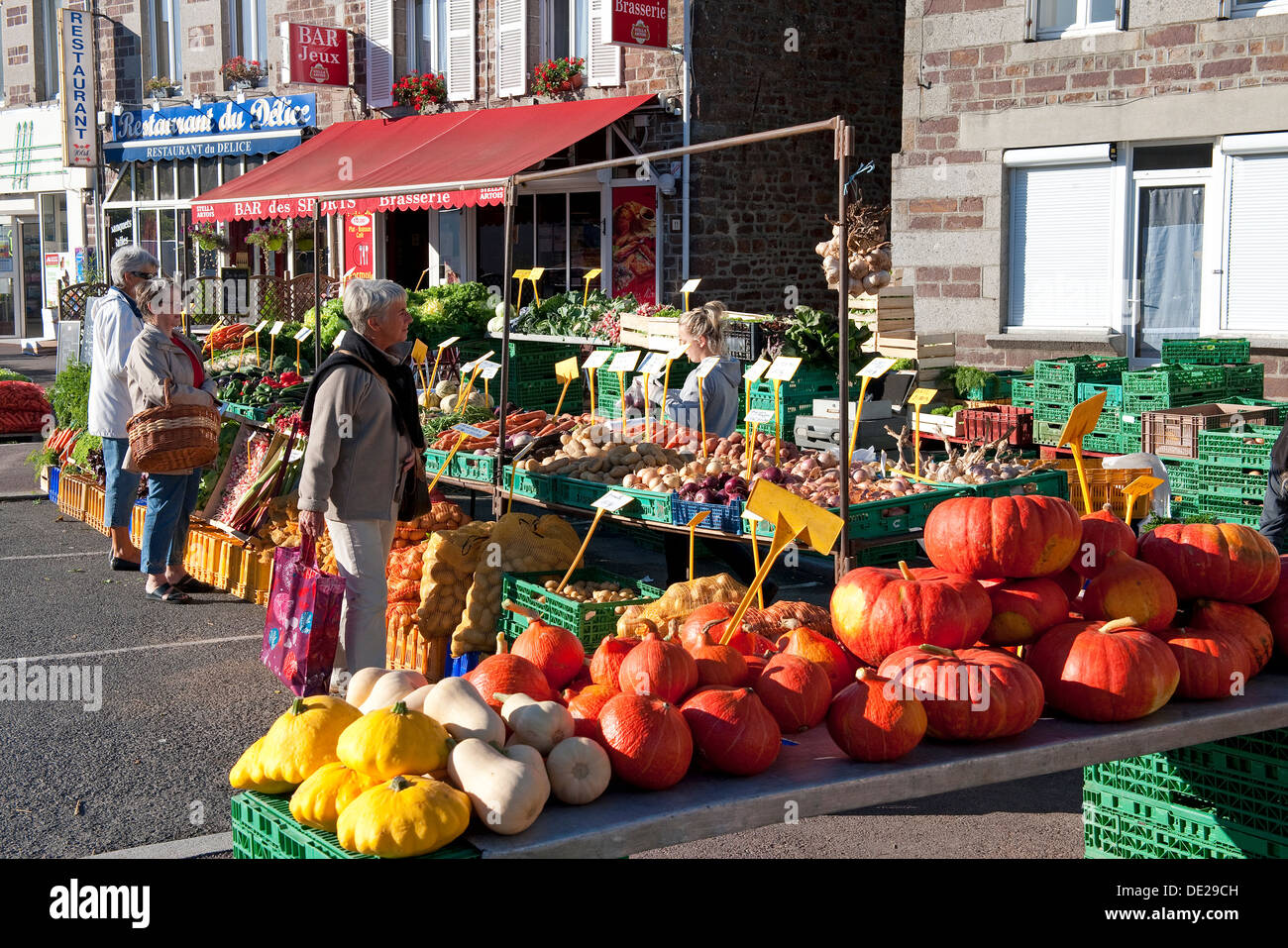 Normandy stalls hi-res stock photography and images - Alamy