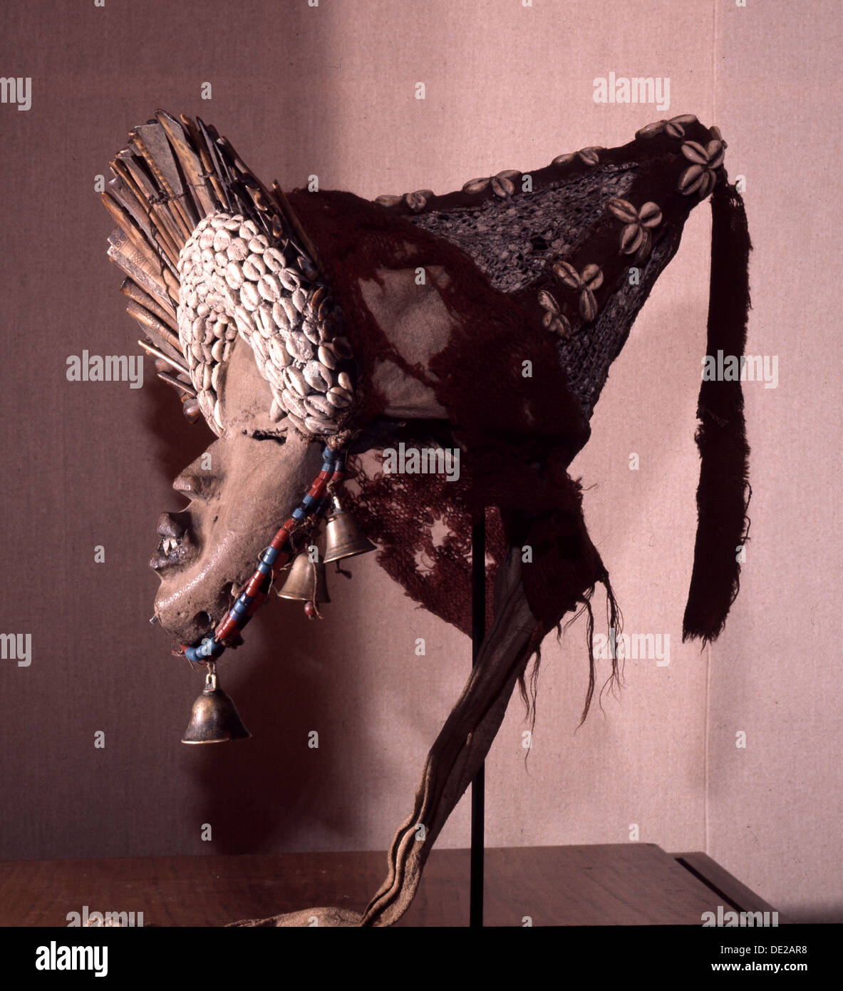 Dan mask africa hi-res stock photography and images - Alamy