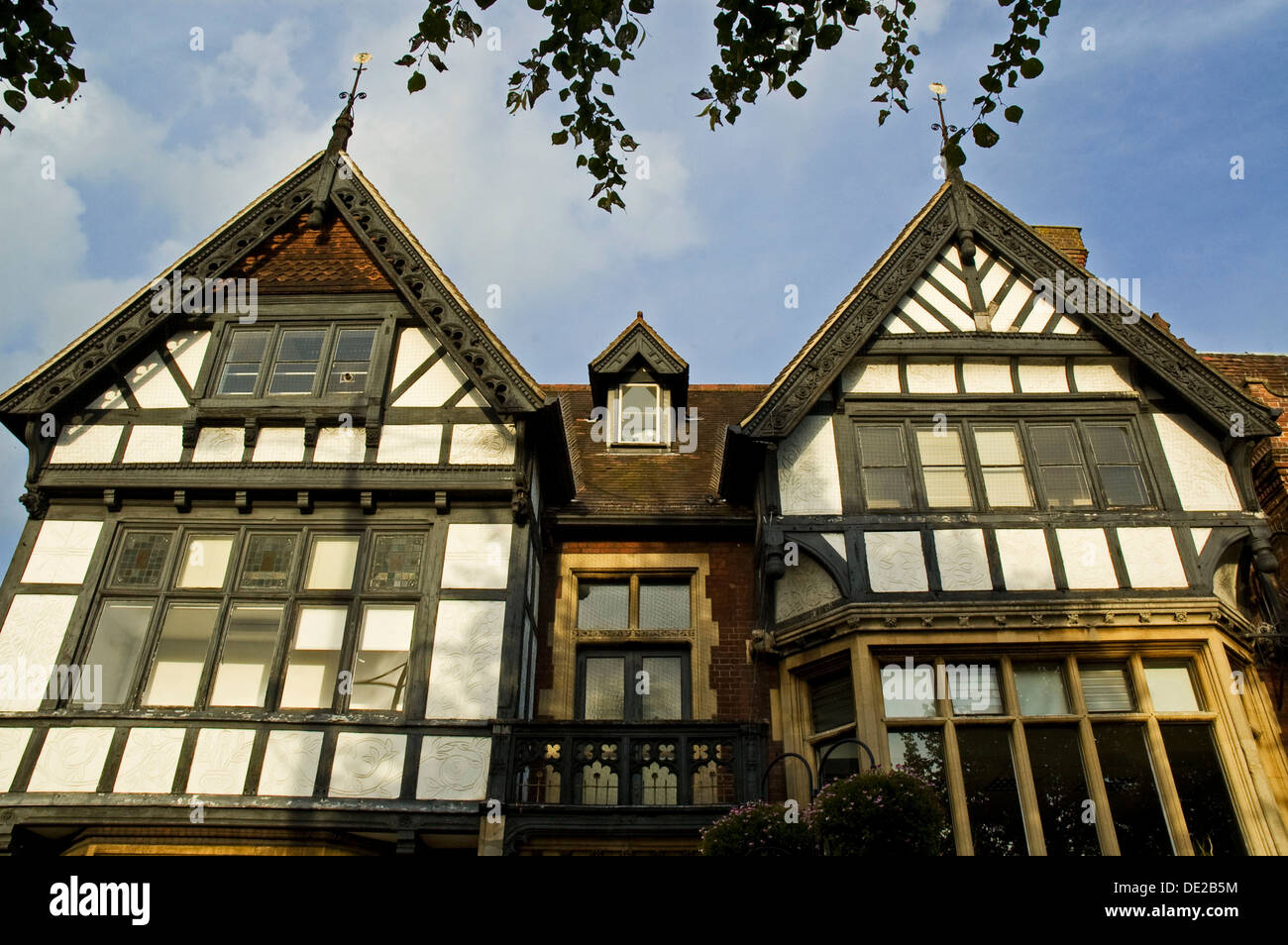 Tudor buildings salisbury hi-res stock photography and images - Alamy