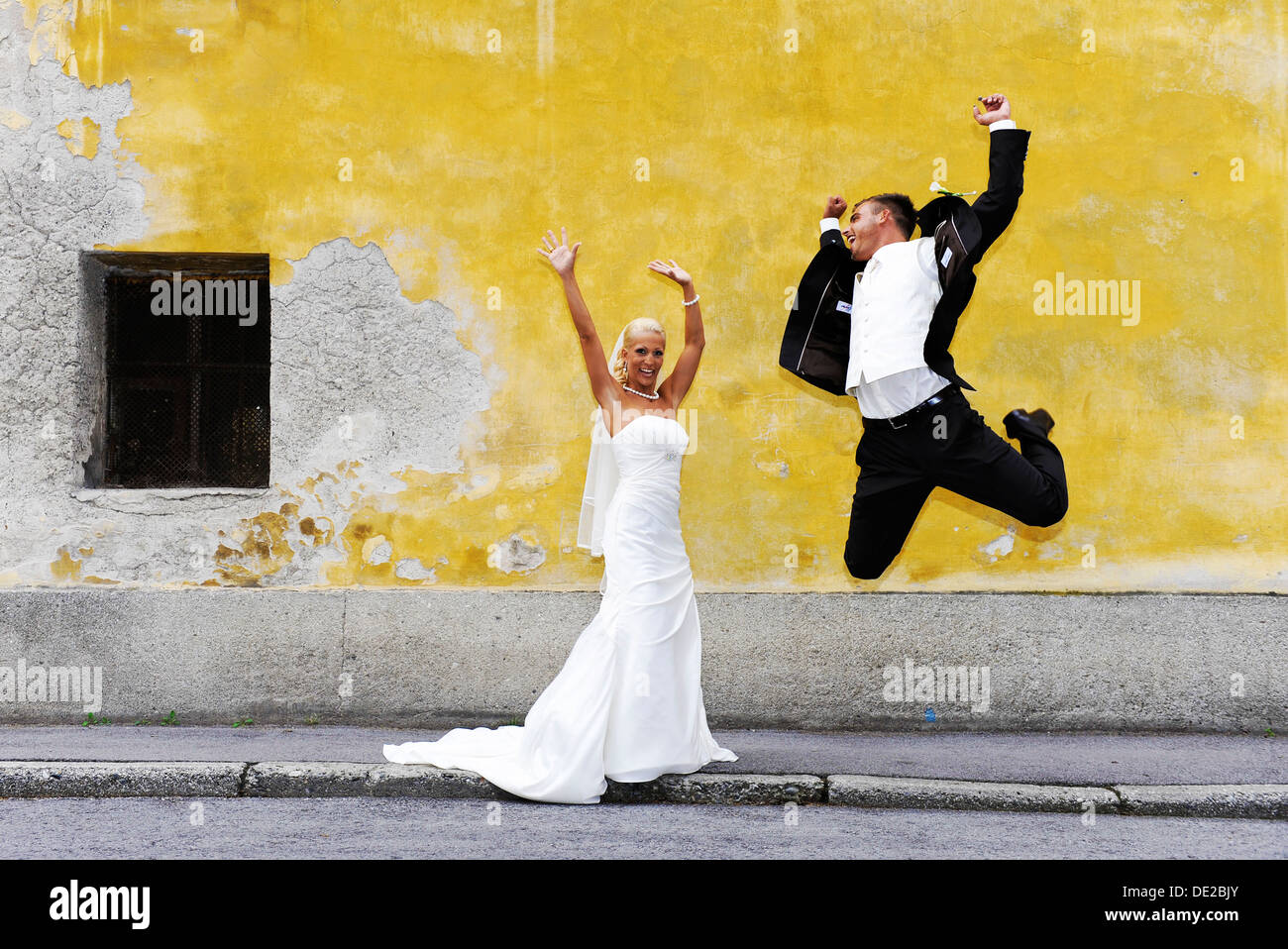 Happy wedding jumping groom hi-res stock photography and images - Alamy