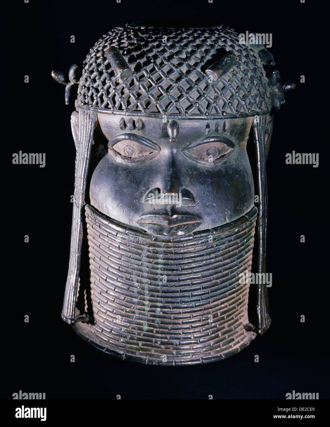 Benin bronze head hi-res stock photography and images - Alamy