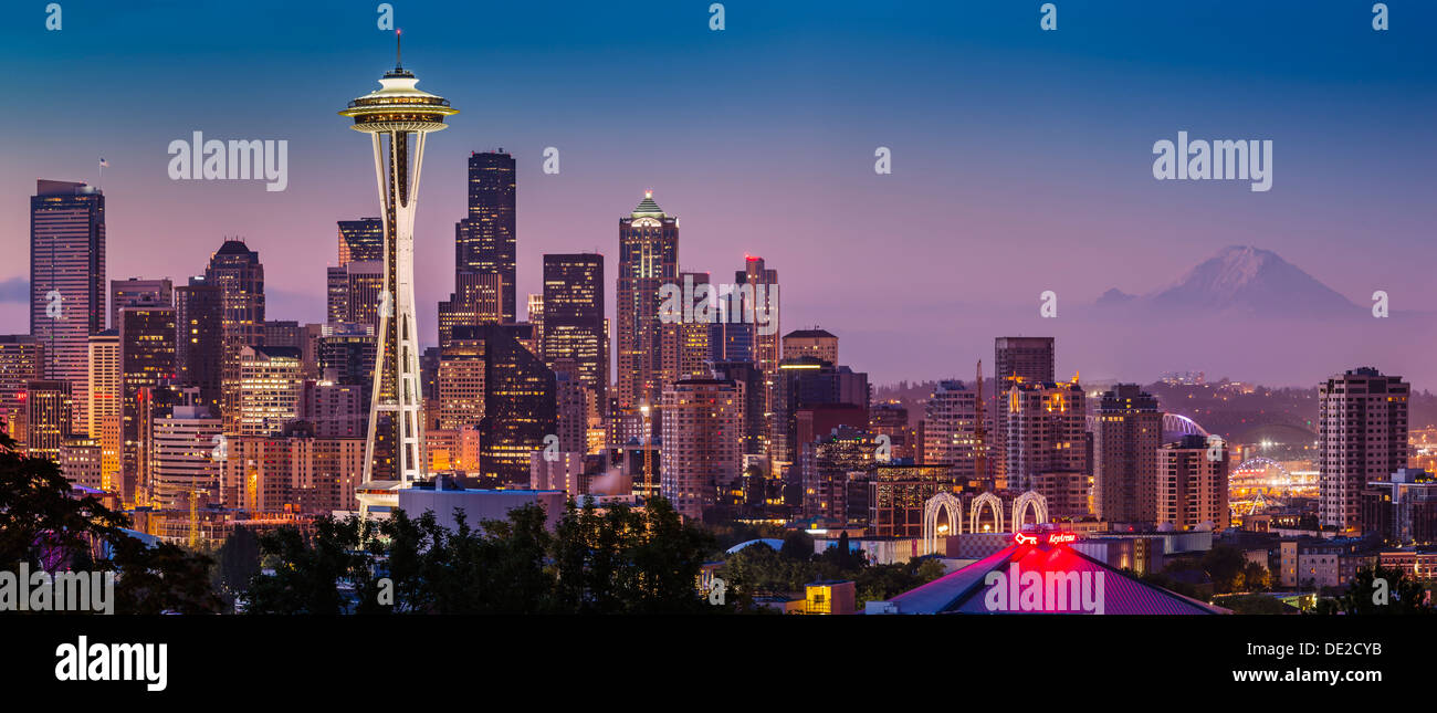 Seattle skyline rainier hi-res stock photography and images - Alamy
