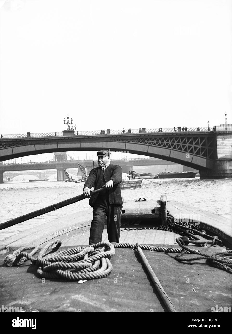 Thames lighter hi-res stock photography and images - Alamy