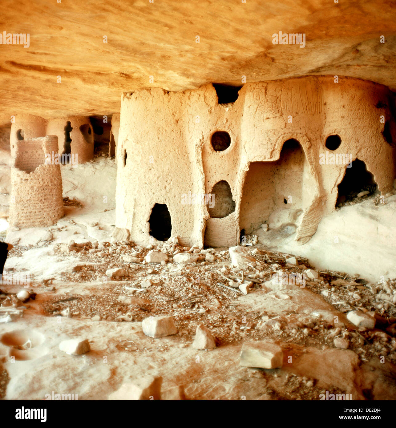 Burial caves bandiagara hi-res stock photography and images - Alamy