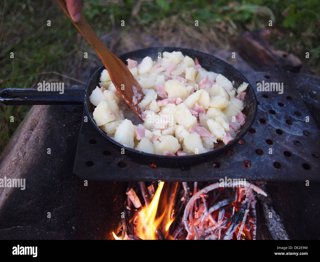 Outdoors cooked stew boiling on the fire Stock Photo - Alamy