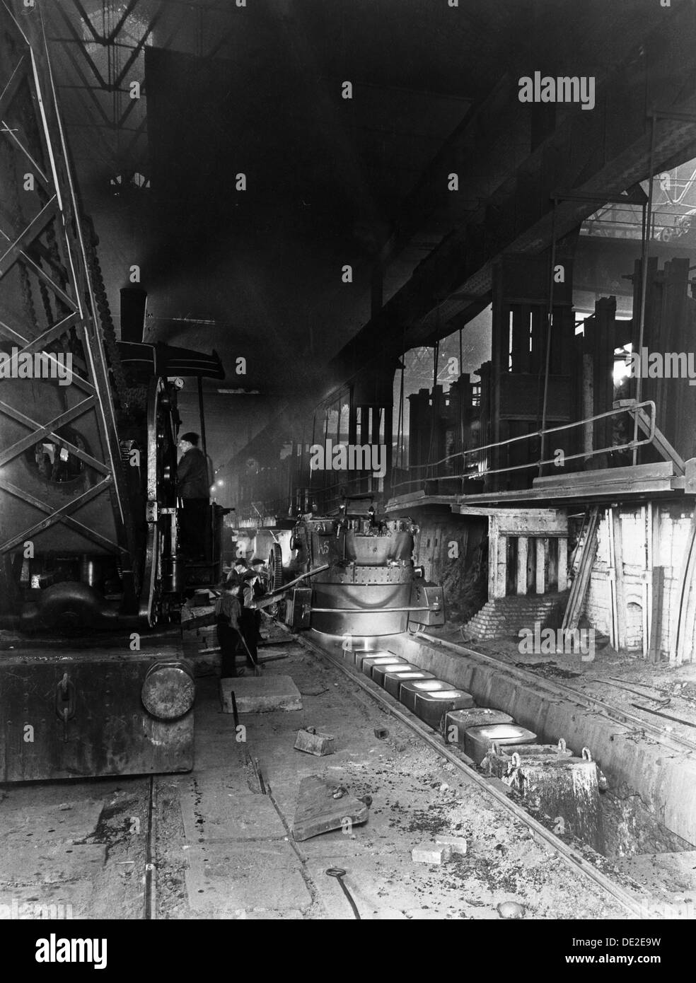 Teeming (pouring) molten steel, Park Gate Iron & Steel Co, Rotherham ...