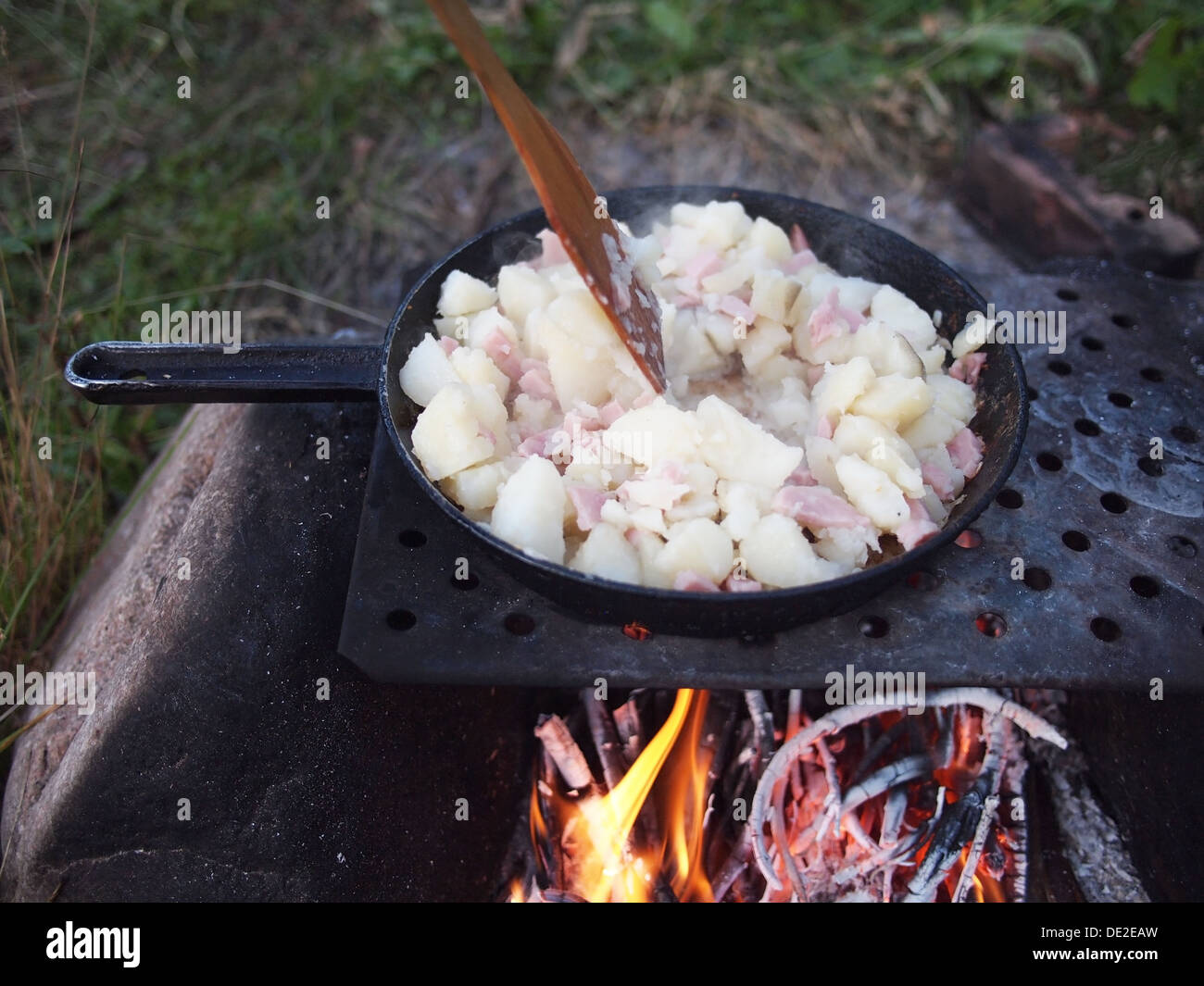 Outdoors cooked stew boiling on the fire Stock Photo - Alamy