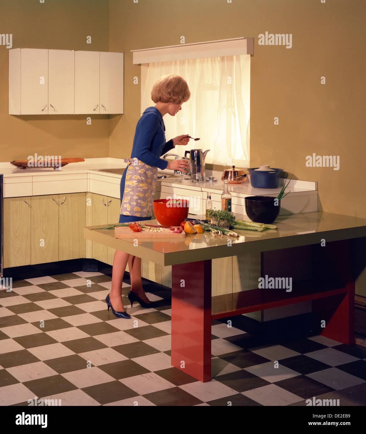 1960's kitchen hi-res stock photography and images - Alamy