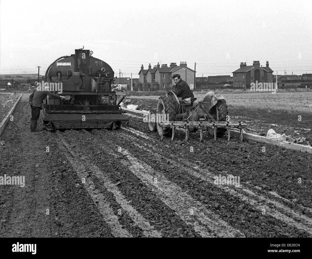 1950s construction work britain hi-res stock photography and images - Alamy