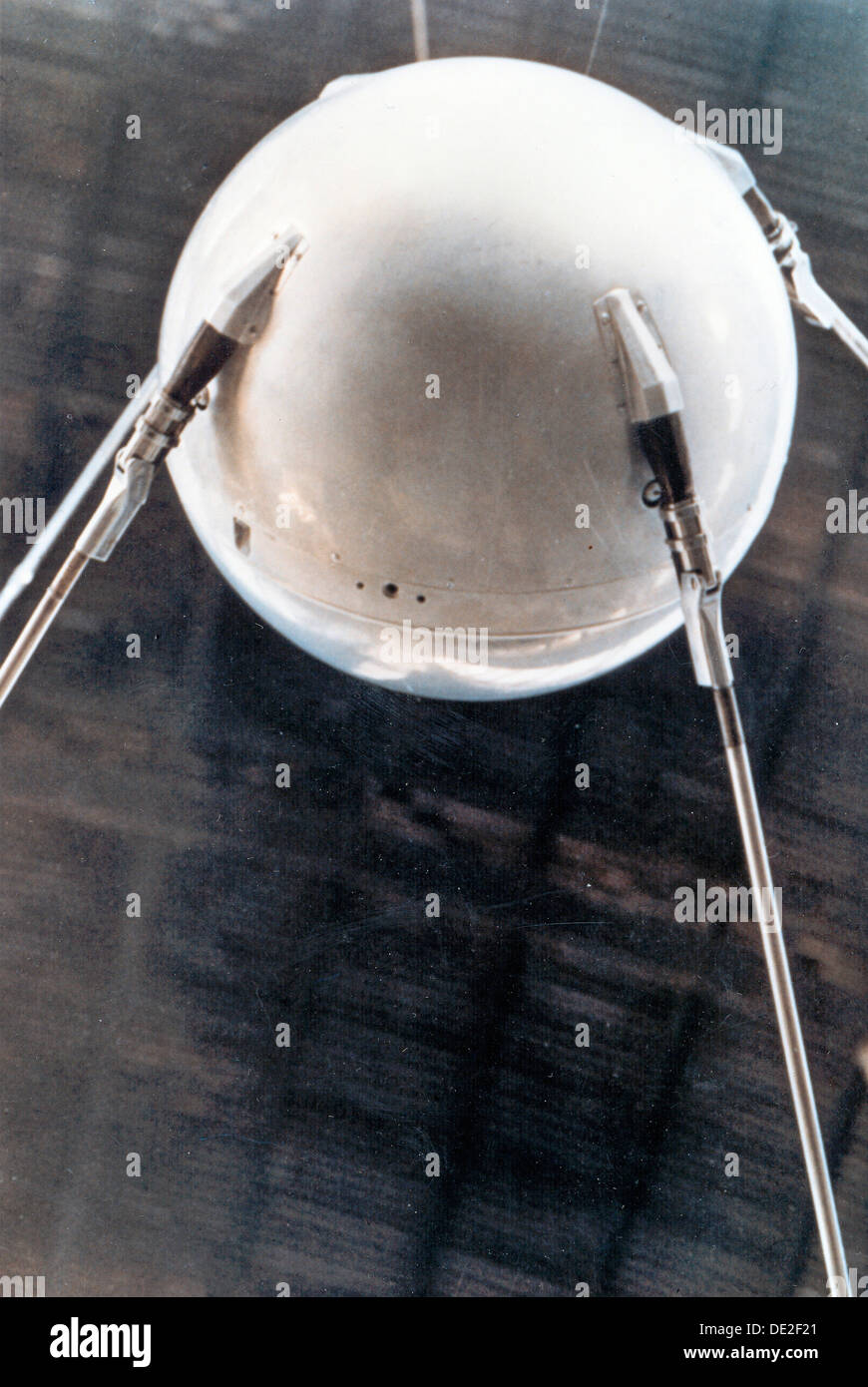 Sputnik Satellite 1957 Stock Photos & Sputnik Satellite 1957 Stock ...