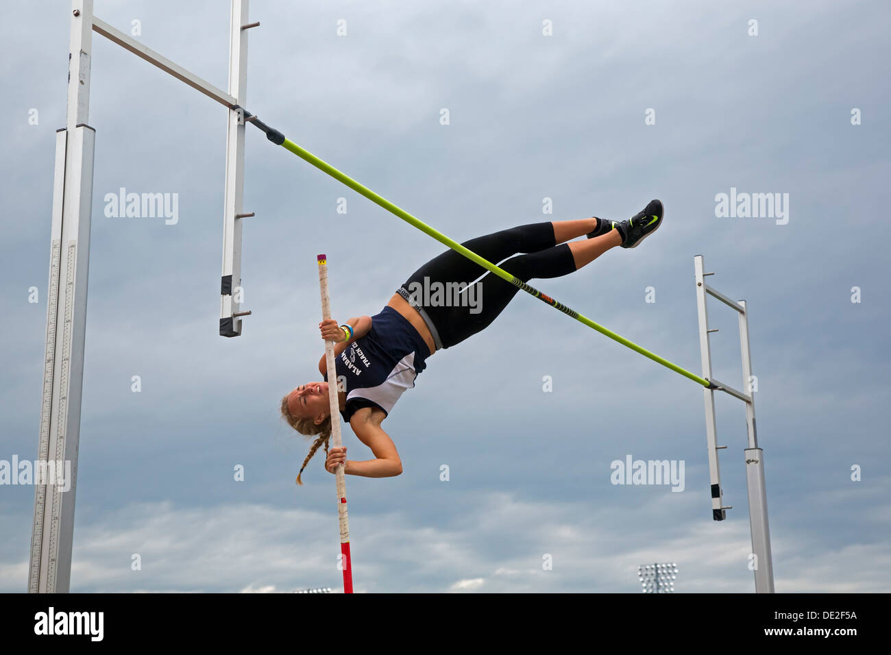 Womens pole vault hi-res stock photography and images - Alamy
