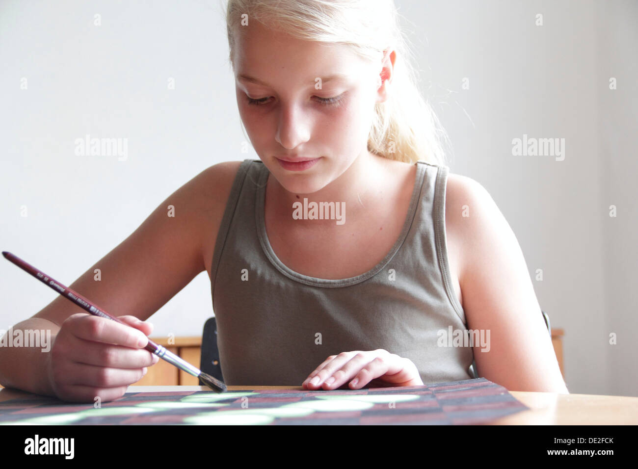 Girl painting a picture Stock Photo - Alamy