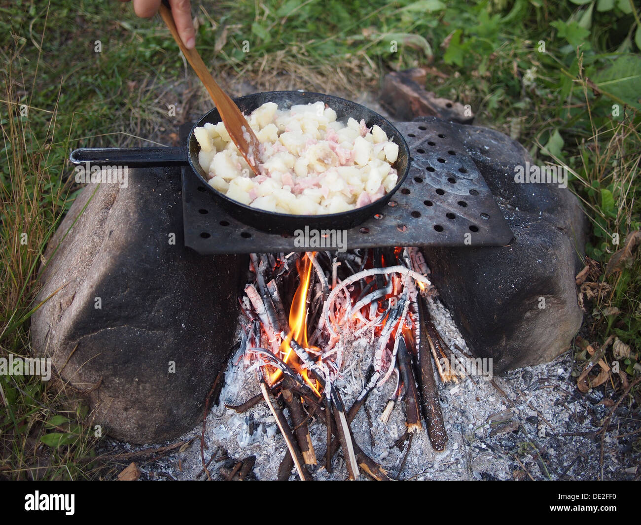 Camp stew meat hi-res stock photography and images - Alamy