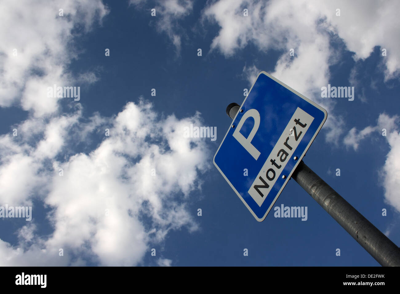Sign, parking for emergency doctors only Stock Photo - Alamy