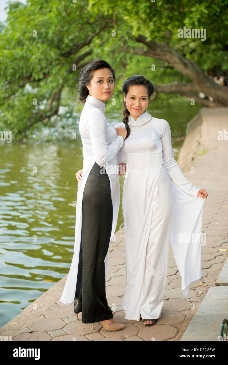 Young lady waring Ao Dai( Vietnamese national costume) Hoan Kiem lake ...