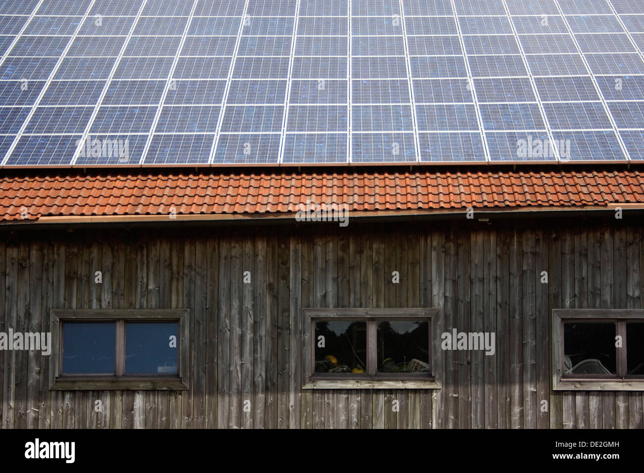 Eco hut with solar panels hi-res stock photography and images - Alamy