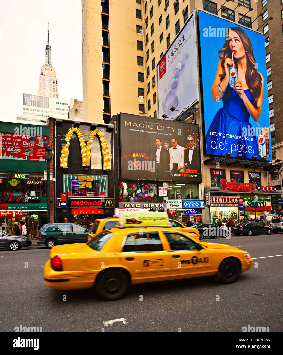 Time square building hi-res stock photography and images - Alamy