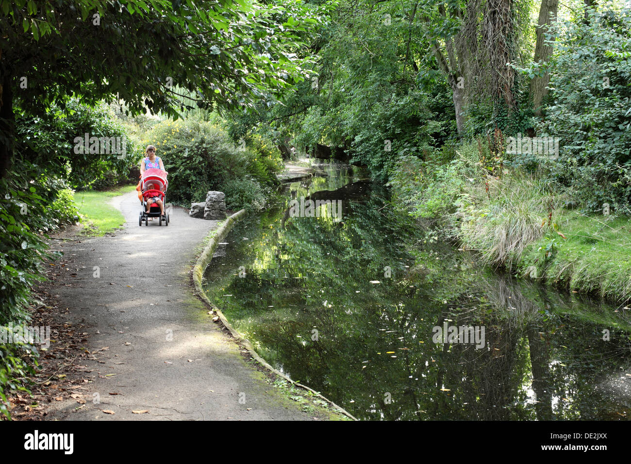 New River Walk, a footpath route between Canonbury Road and St Paul's ...