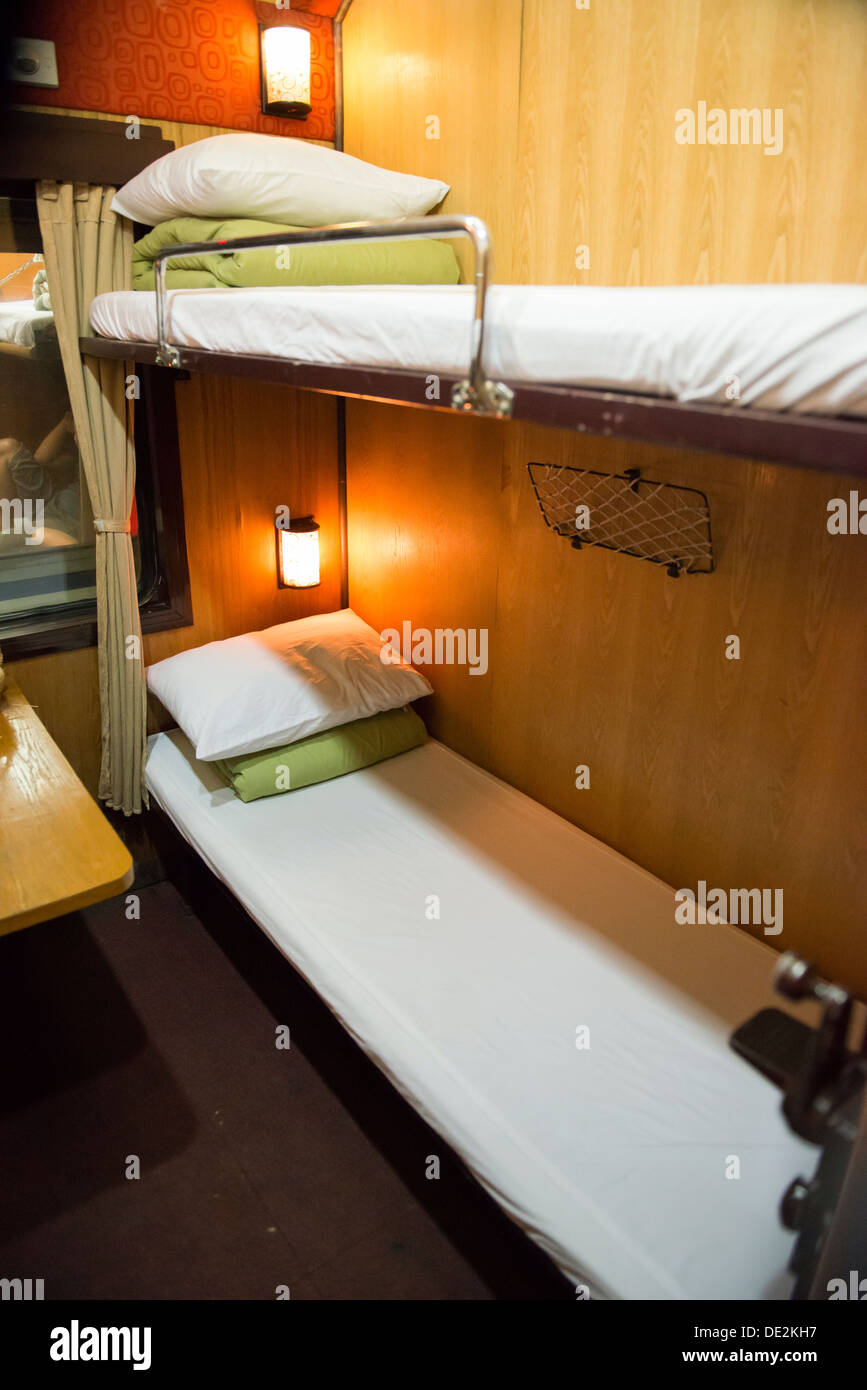 Hanoi sleeping train cabin at the night train to north Vietnam, Hanoi ...