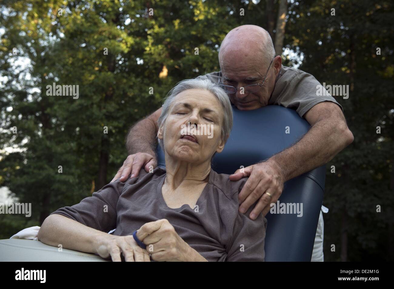 Shoulder rub hi-res stock photography and images - Alamy