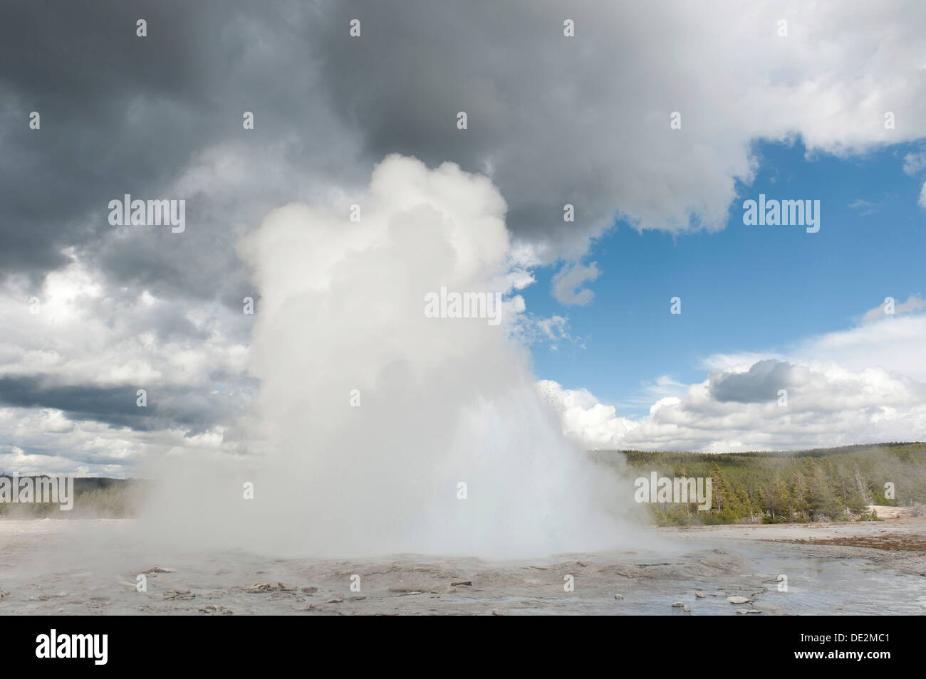 Geyser steam clouds hi-res stock photography and images - Alamy