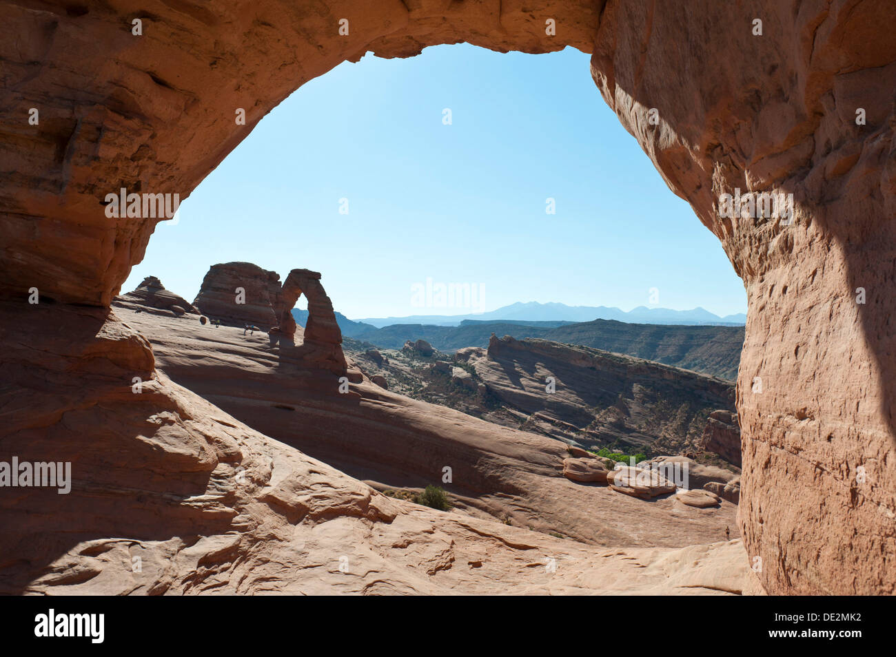 Red sandstone, Delicate Arch, a natural stone arch seen through the ...