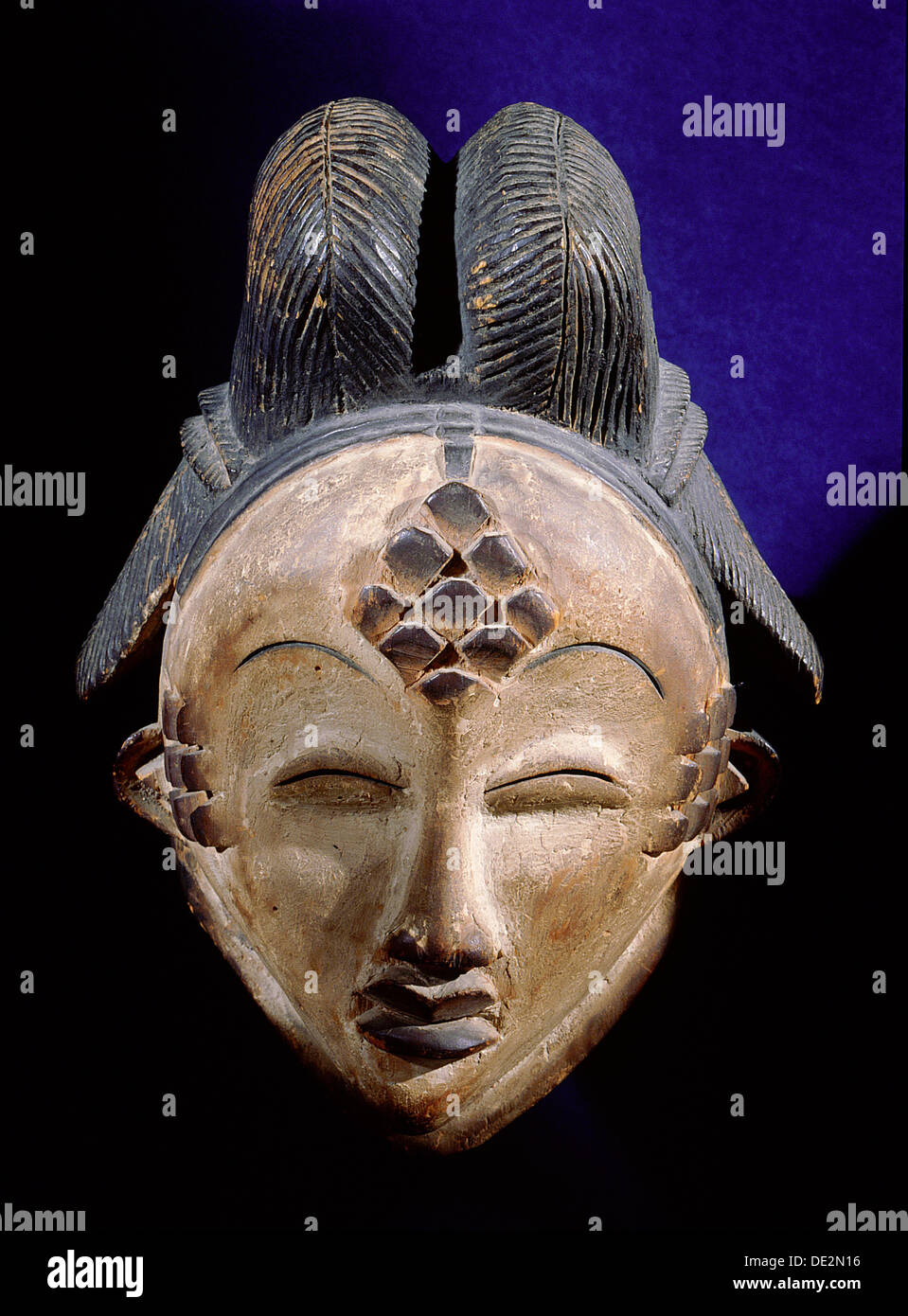 Punu mask hi-res stock photography and images - Alamy