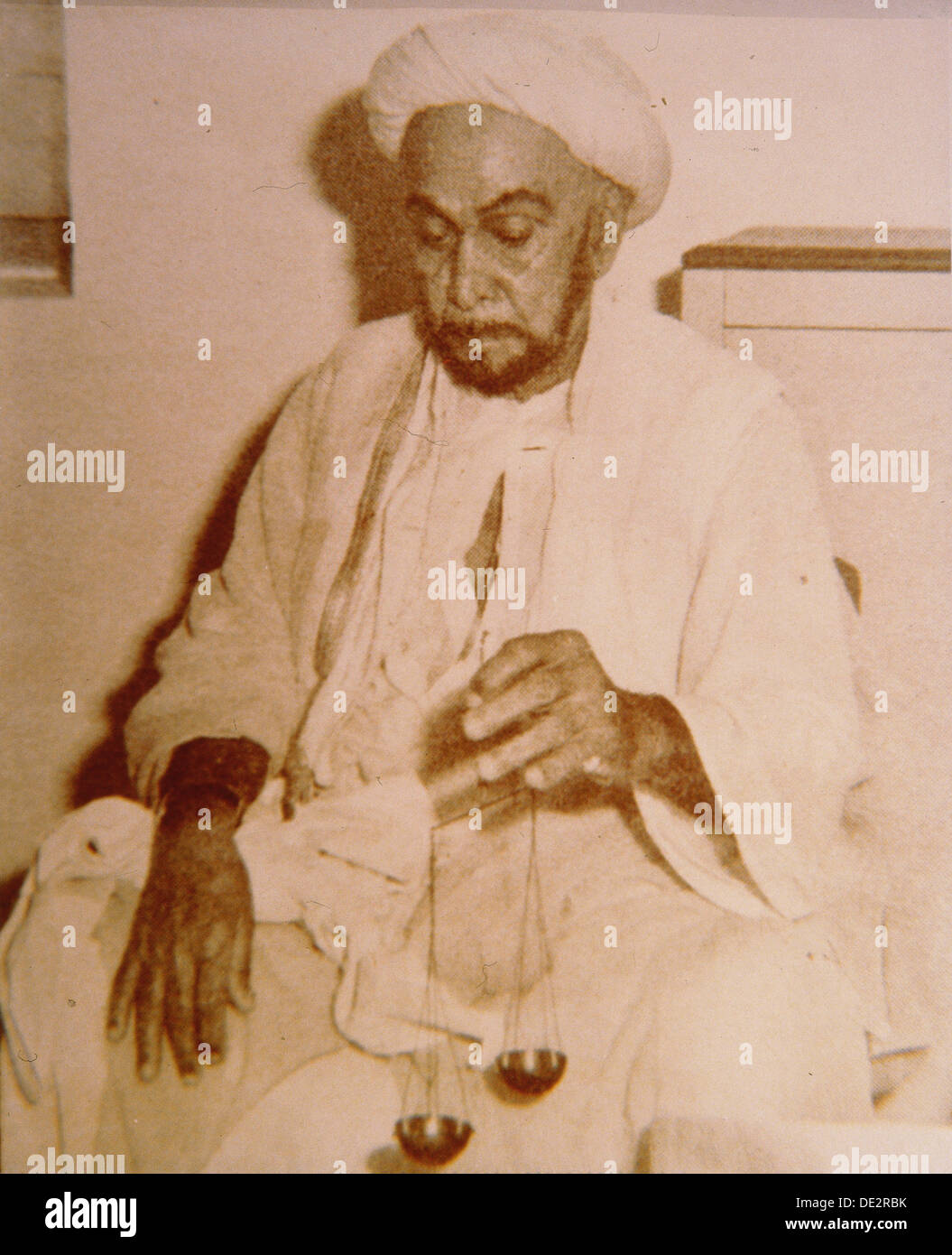 Pearl scales hi-res stock photography and images - Alamy