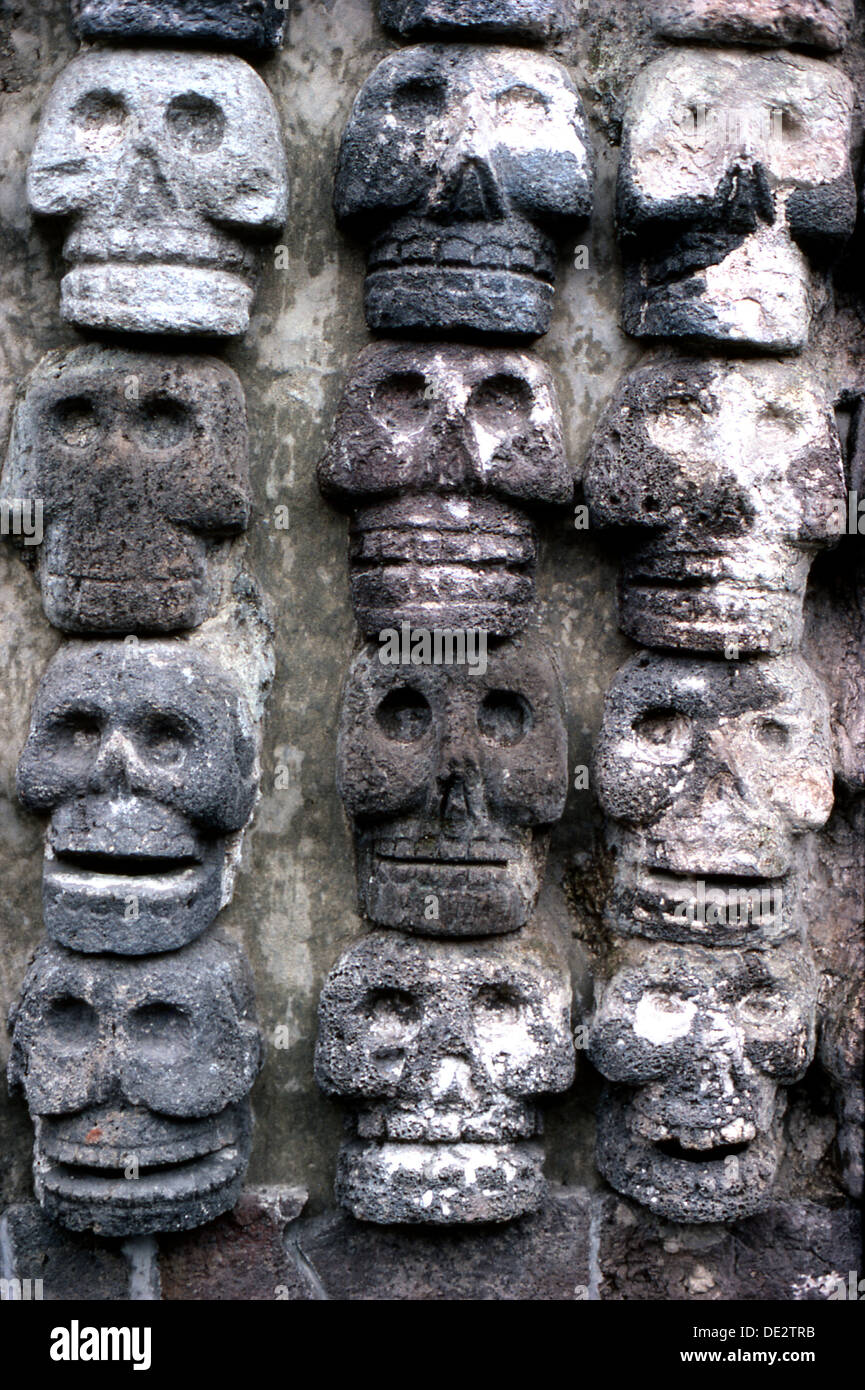 Aztec skull rack mexico hi-res stock photography and images - Alamy