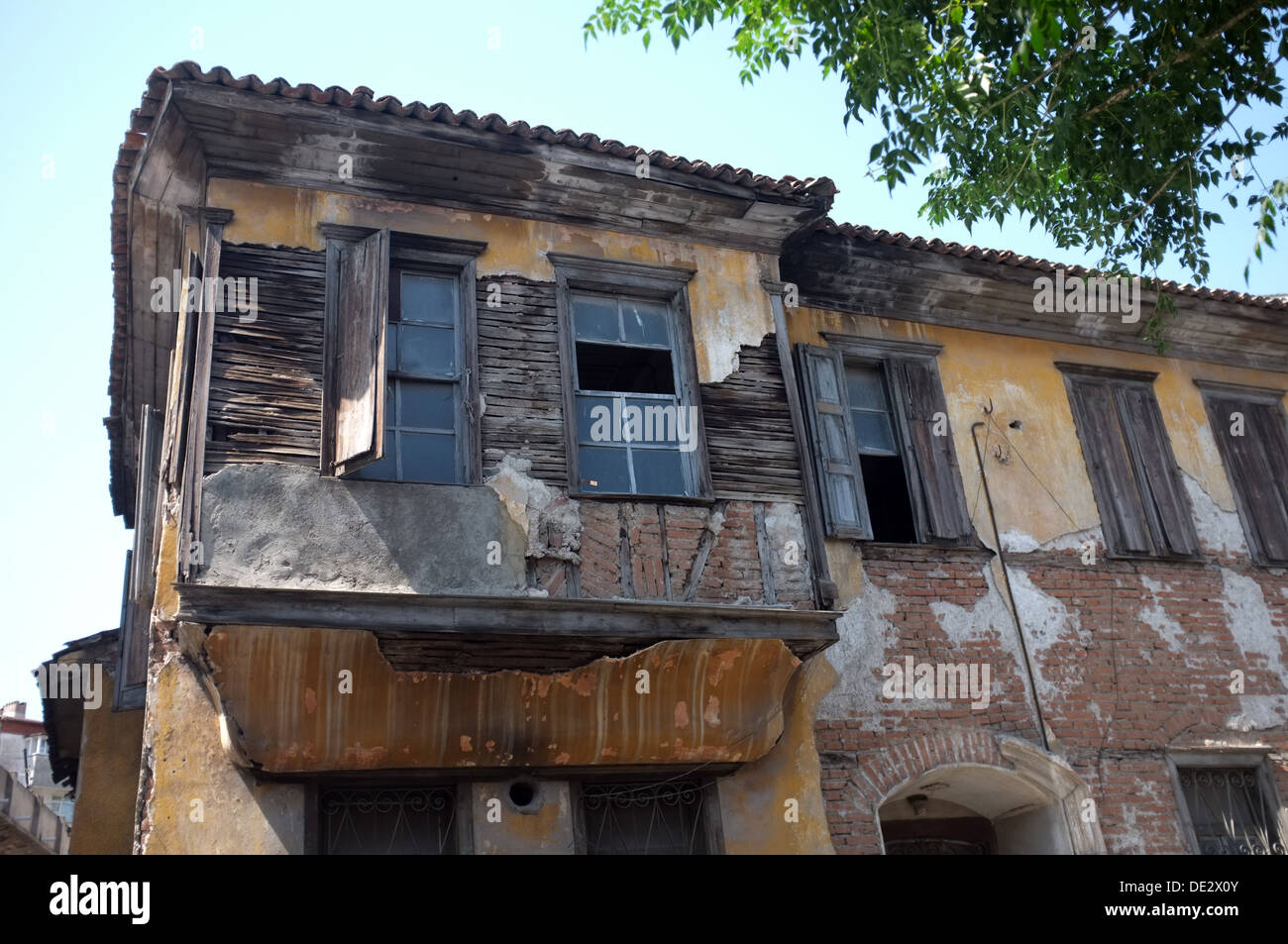 Old abandoned building Stock Photo - Alamy
