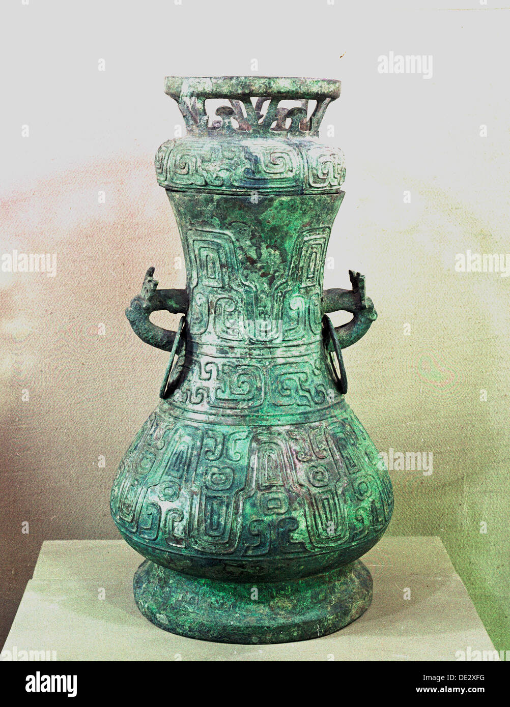 Pouring libations hi-res stock photography and images - Alamy