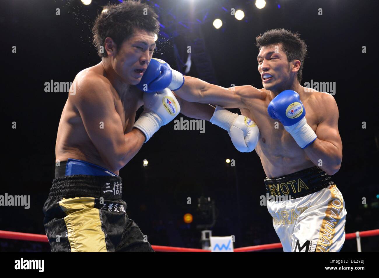 (L-R) Akio Shibata, Ryota Murata (JPN), AUGUST 25, 2013 - Boxing ...