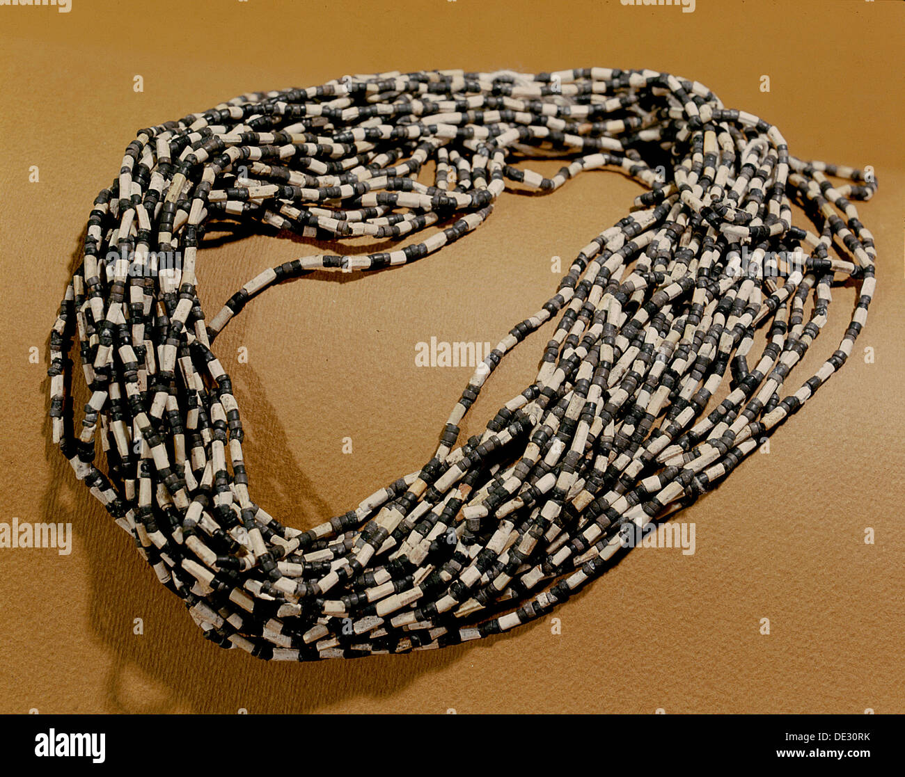 Shell necklace native american hi-res stock photography and images - Alamy