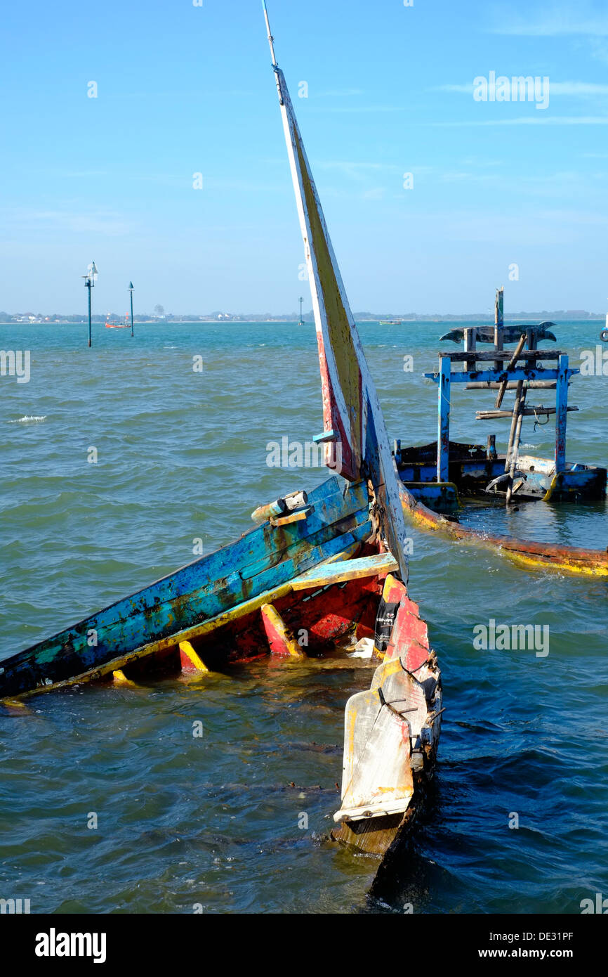 Sunken fishing boats hi-res stock photography and images - Alamy