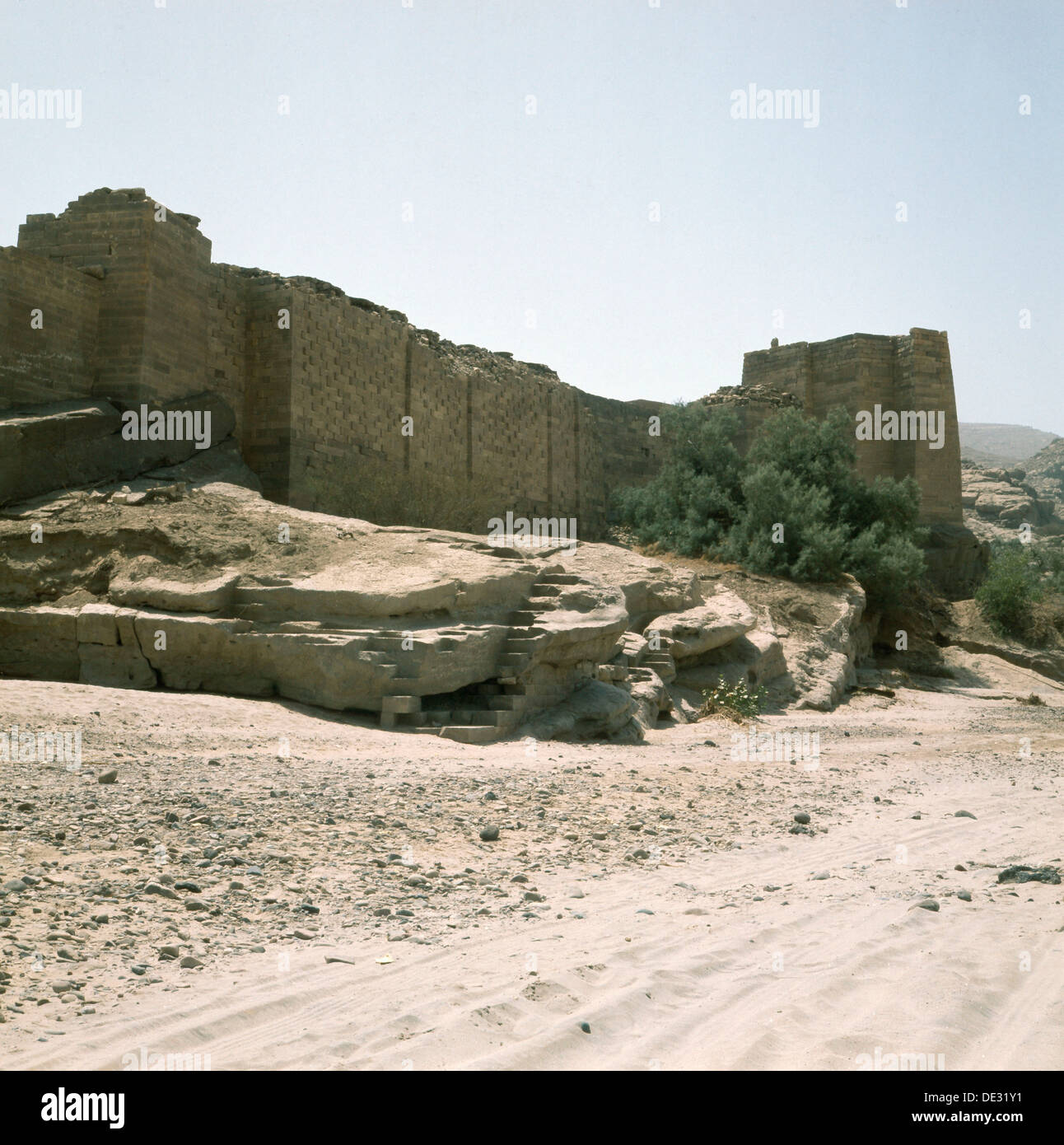 Ruins ancient dam marib hi-res stock photography and images - Alamy