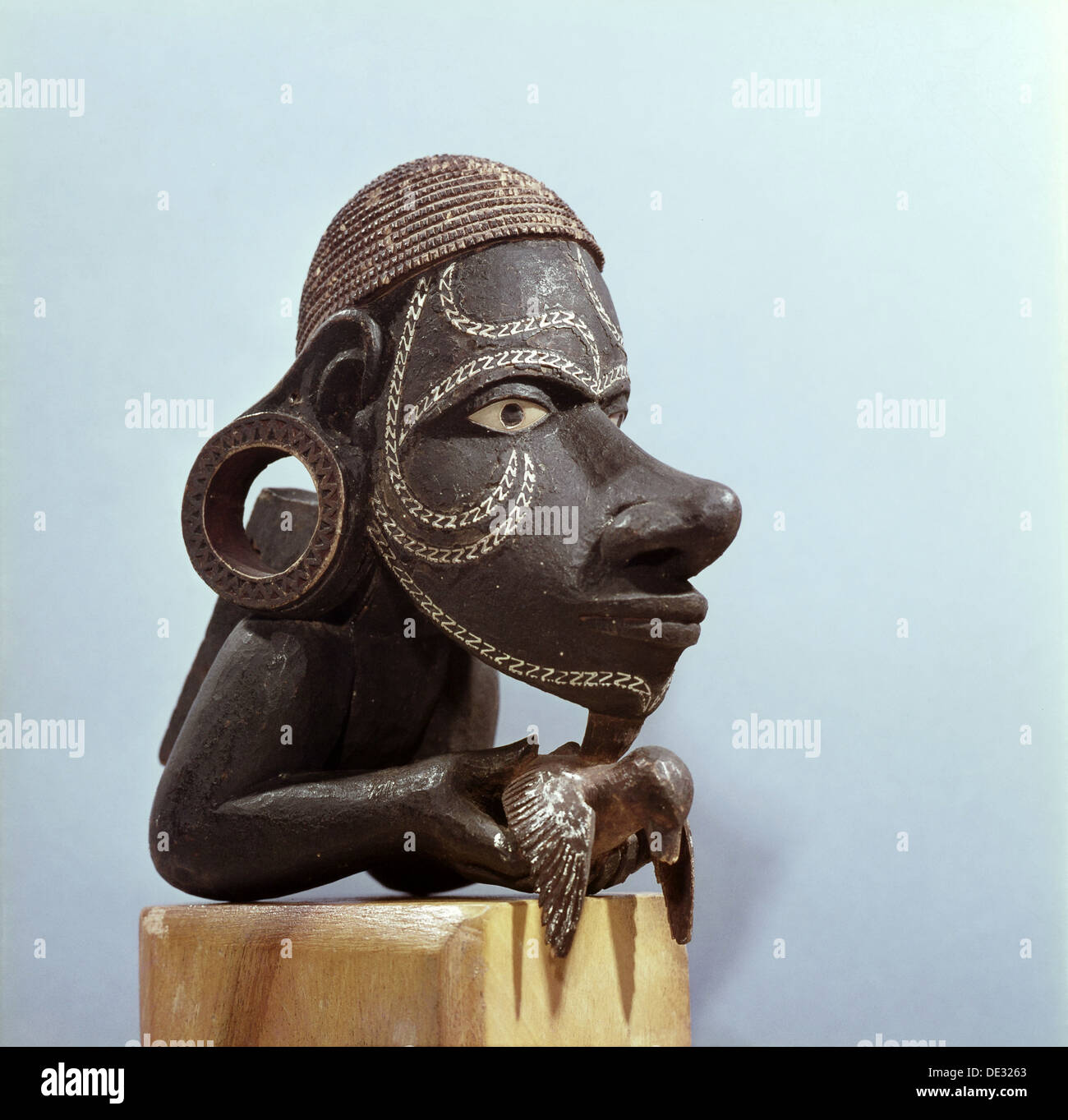 Canoe prow figurehead hi-res stock photography and images - Alamy