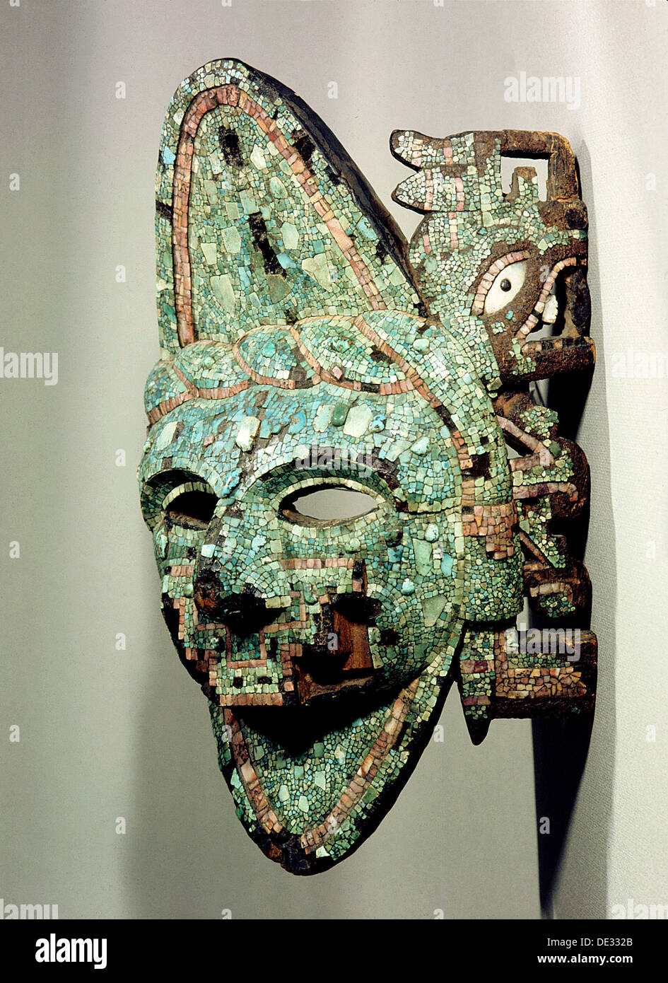 Mosaic mask of quetzalcoatl mexica mixtec hi-res stock photography and ...