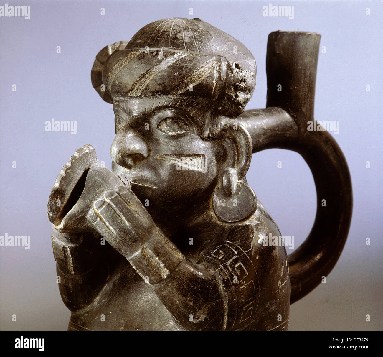 Moche jar hi-res stock photography and images - Alamy