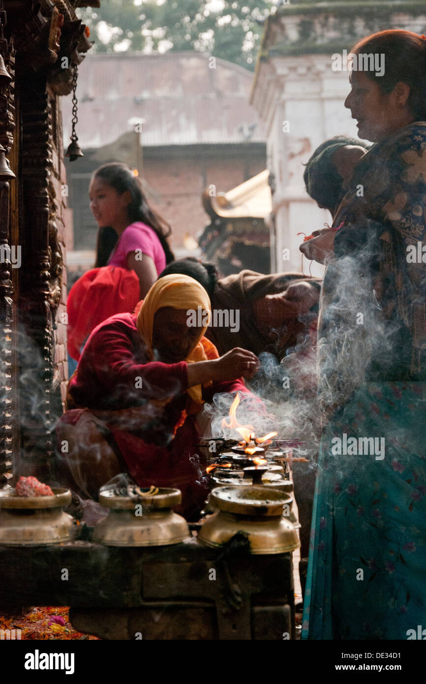 Pray at temple hi-res stock photography and images - Alamy