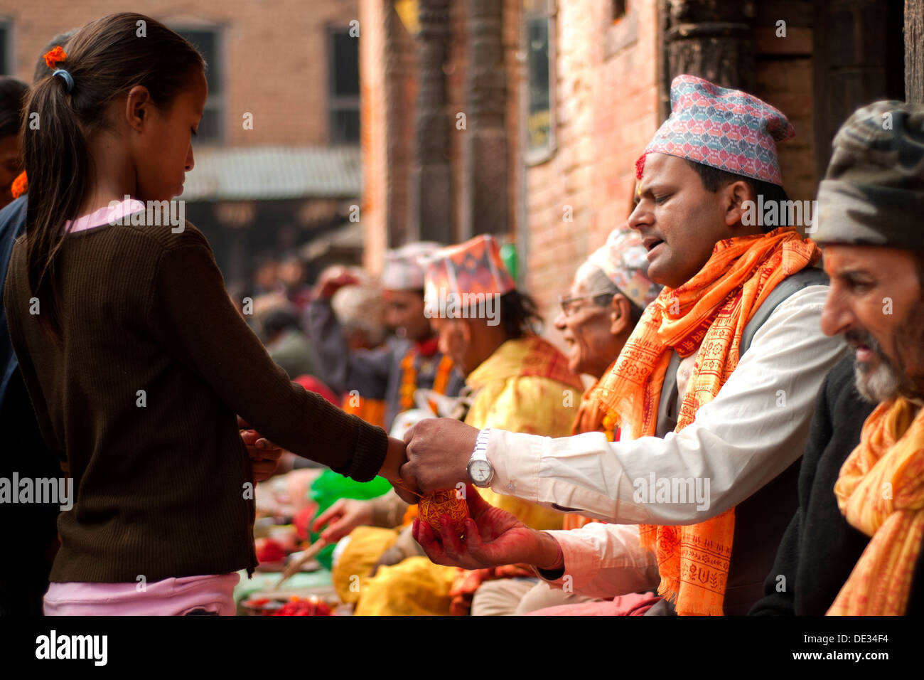 Bonding thread people hi-res stock photography and images - Alamy