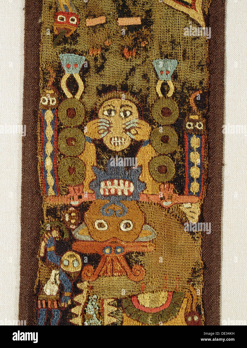 Paracas style textile hi-res stock photography and images - Alamy