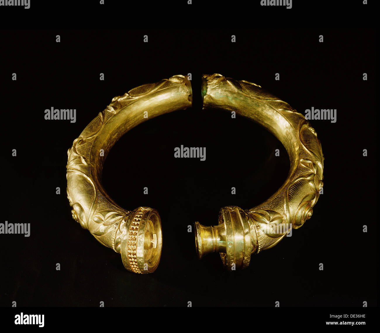 Celtic gold torc hi-res stock photography and images - Alamy