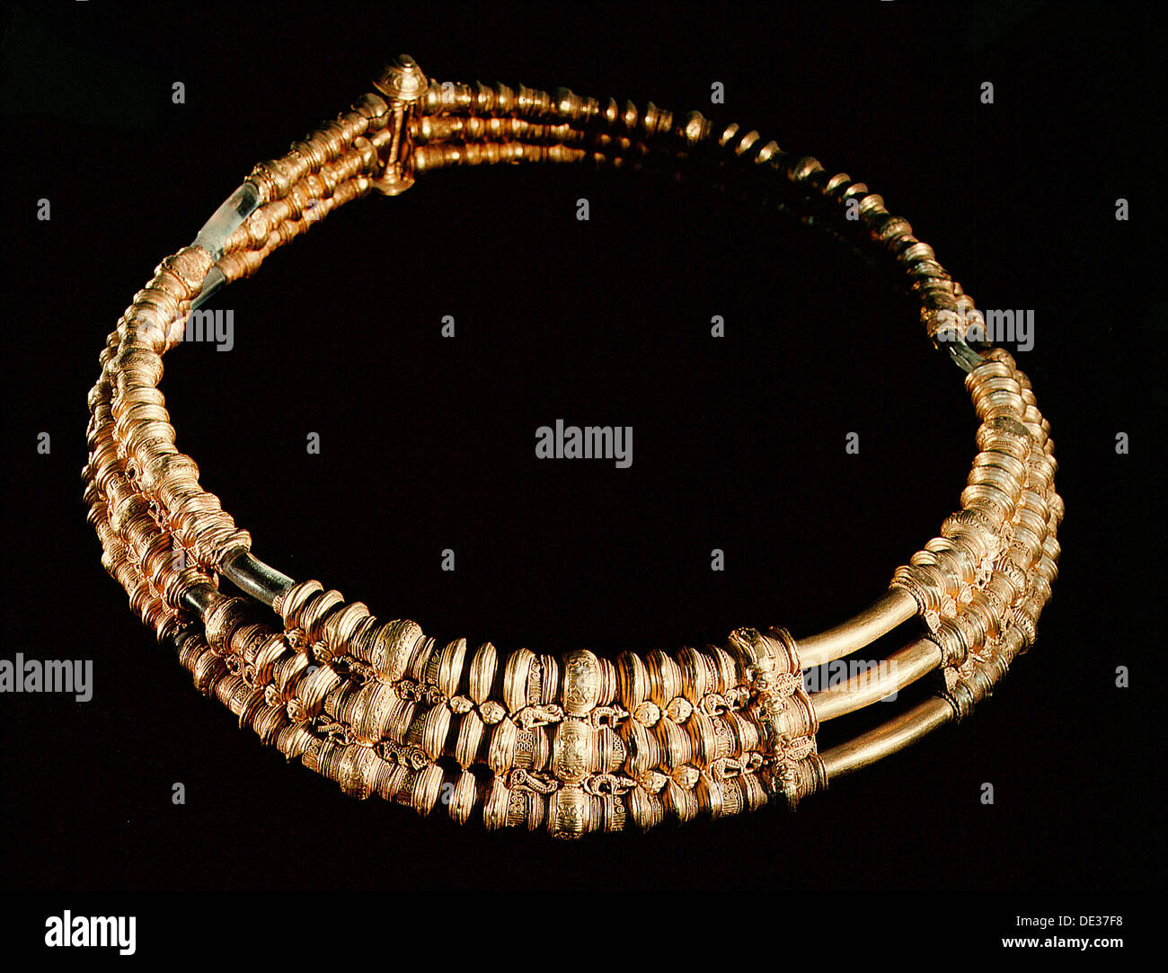 Filigree jewelry hi-res stock photography and images - Alamy