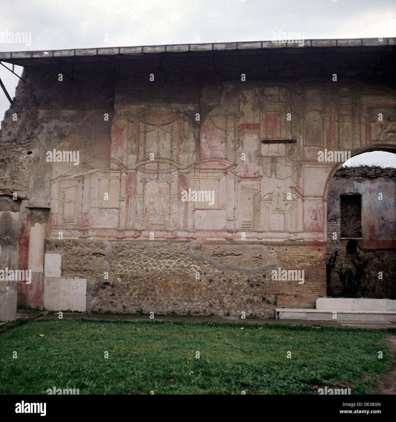 Baths pompeii heating hi-res stock photography and images - Alamy