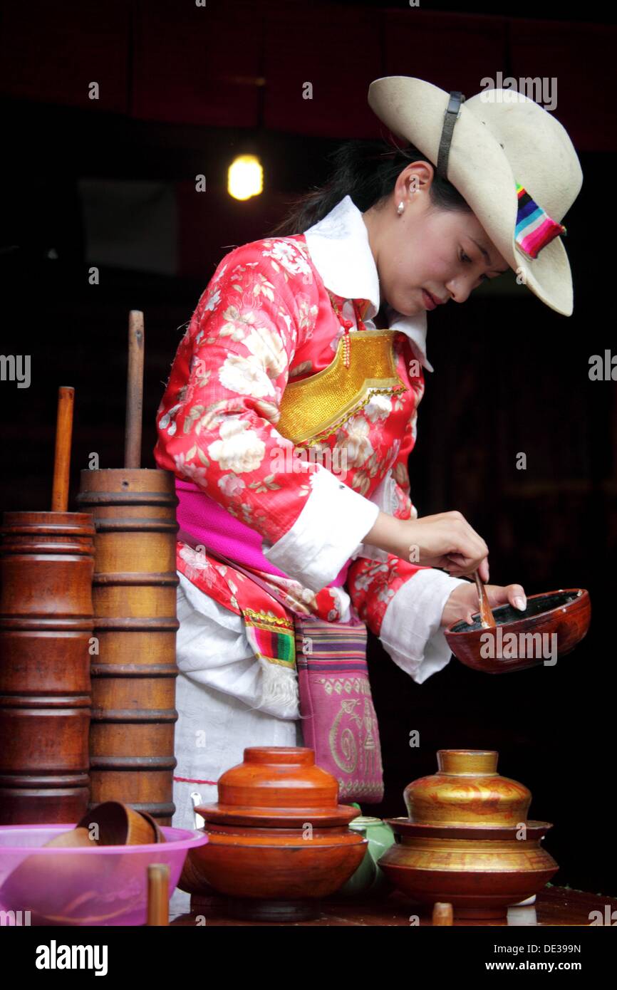 Mosuo dress hi-res stock photography and images - Alamy