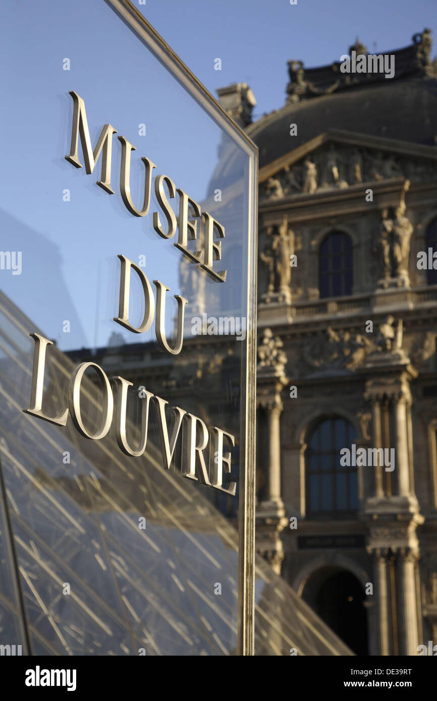 Louvre museum entrance sign paris hi-res stock photography and images ...