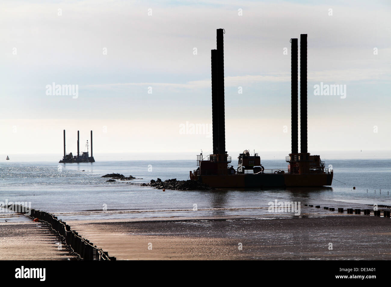 Floating work platform hi-res stock photography and images - Alamy
