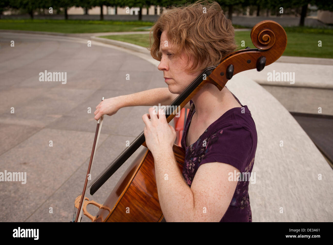 American playing cello hi-res stock photography and images - Alamy