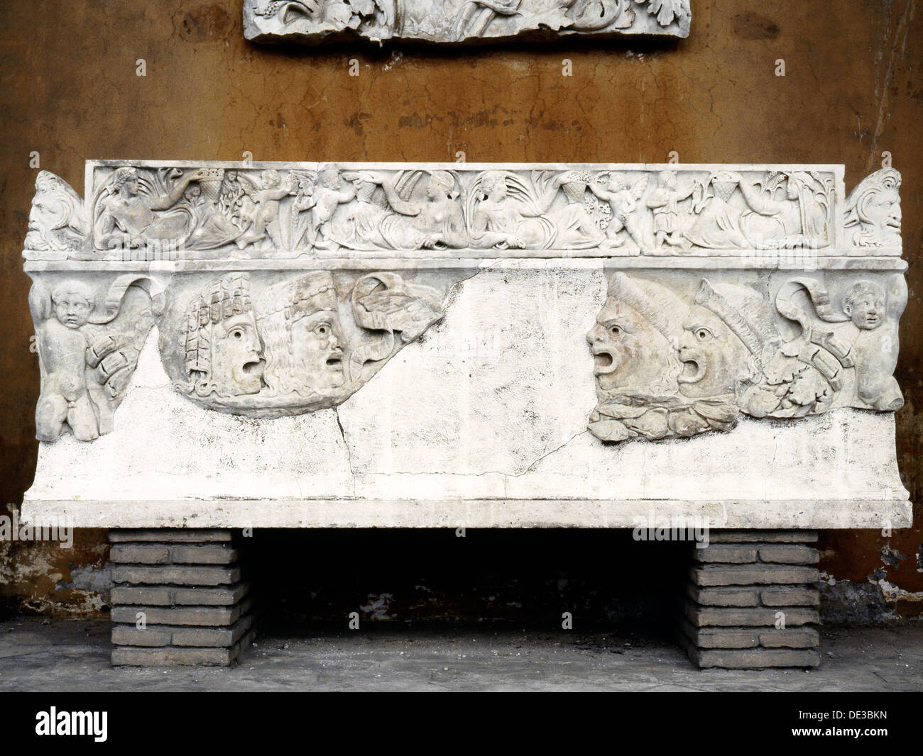 Roman burial mask hi-res stock photography and images - Alamy