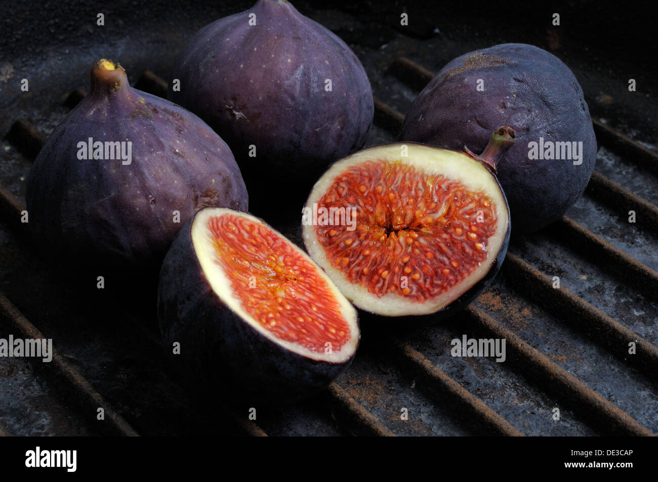Fig cut in half on cast iron griddle pan Stock Photo - Alamy